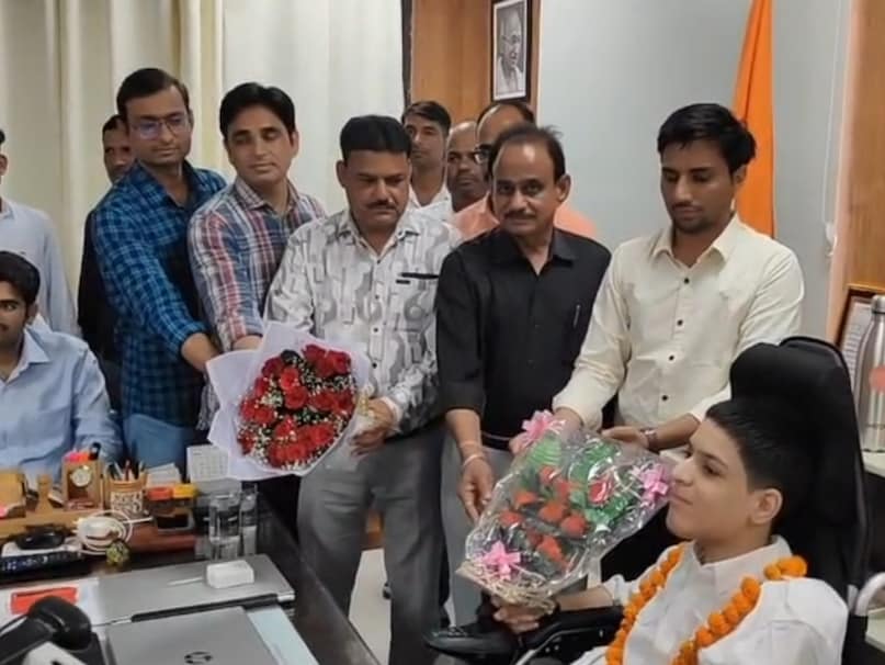 शरीर ने साथ छोड़ा, हौसलों ने नहीं; 15 साल के गर्वित ने एक दिन के लिए ...