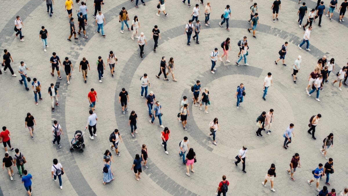क्यों चलते समय हमेशा बाईं तरफ मुड़ता है इंसान? | Why Humans Walk ...