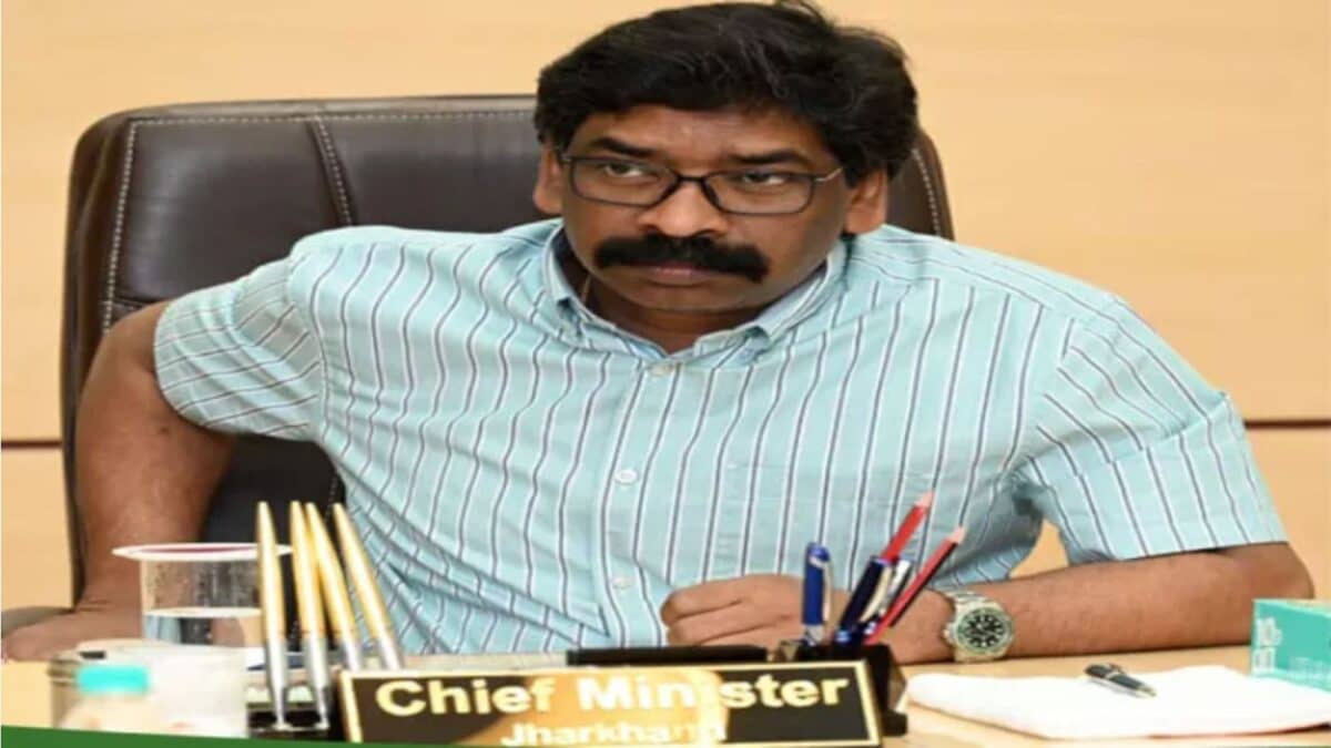 हेमंत सोरेन को कोर्ट से बड़ा झटका! 8.86 एकड़ जमीन घोटाला केस में खारिज ...