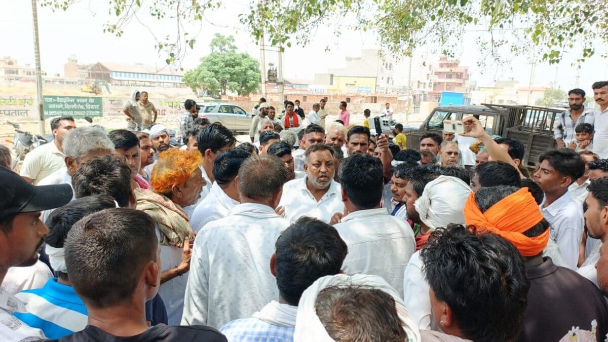 हिसार में पुलिस कस्टडी में रहने के बाद युवक की मौत पर बवाल, बरवाला थाने ...