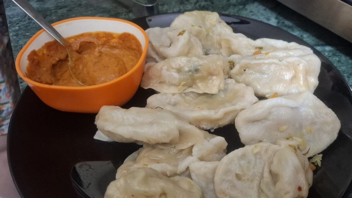 Momos Recipe: घर पर बनाएं बाजार जैसे टेस्टी और हेल्दी वेज बटर मोमोज ...