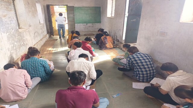 भोज यूनिवर्सिटी की परीक्षा में खुलेआम नकल! 3 राज्यों से आए छात्र ...