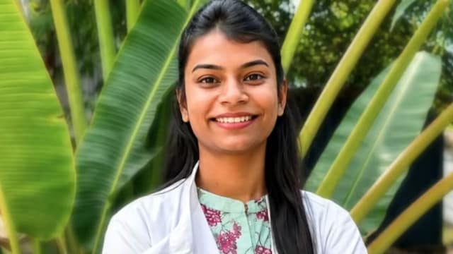 NEET MDS Topper 2026 Namira Success Story: सिर्फ 5 घंटे की नींद और ...