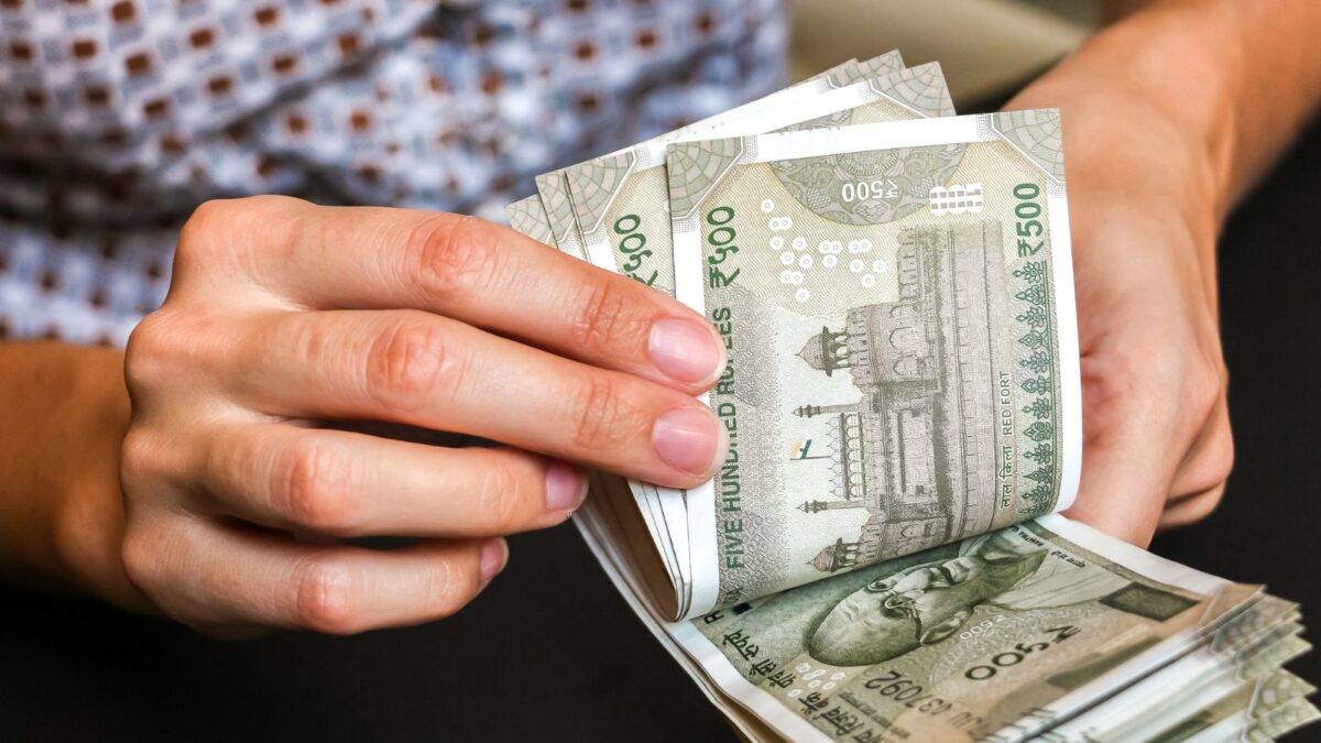 क्या भारत में चलेंगे प्लास्टिक के नोट? RBI की क्या है तैयारी, जानिए ...