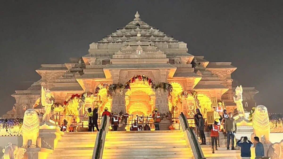 Ram Mandir Donation Controversy: सेवादार लवकुश गिरफ्तार, घर से मिले ...