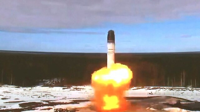 Russia Nuclear Weapon Dead Hand : क्या है रूस की 'डेड हैंड' न्यूक्लियर ...