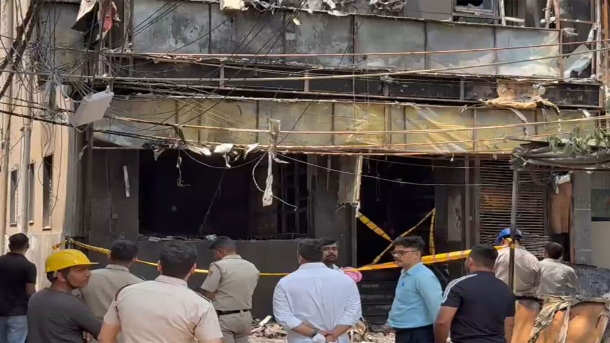 Delhi Malviya Nagar Hotel Fire | Malviya Nagar Delhi Hotel Fire:ICU में ...