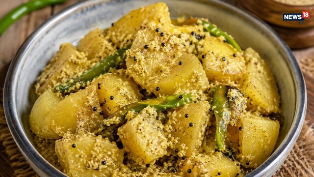 Aloo Posto Recipe: बंगाल की वो सीक्रेट डिश, जिसका एक निवाला लेते ही ...