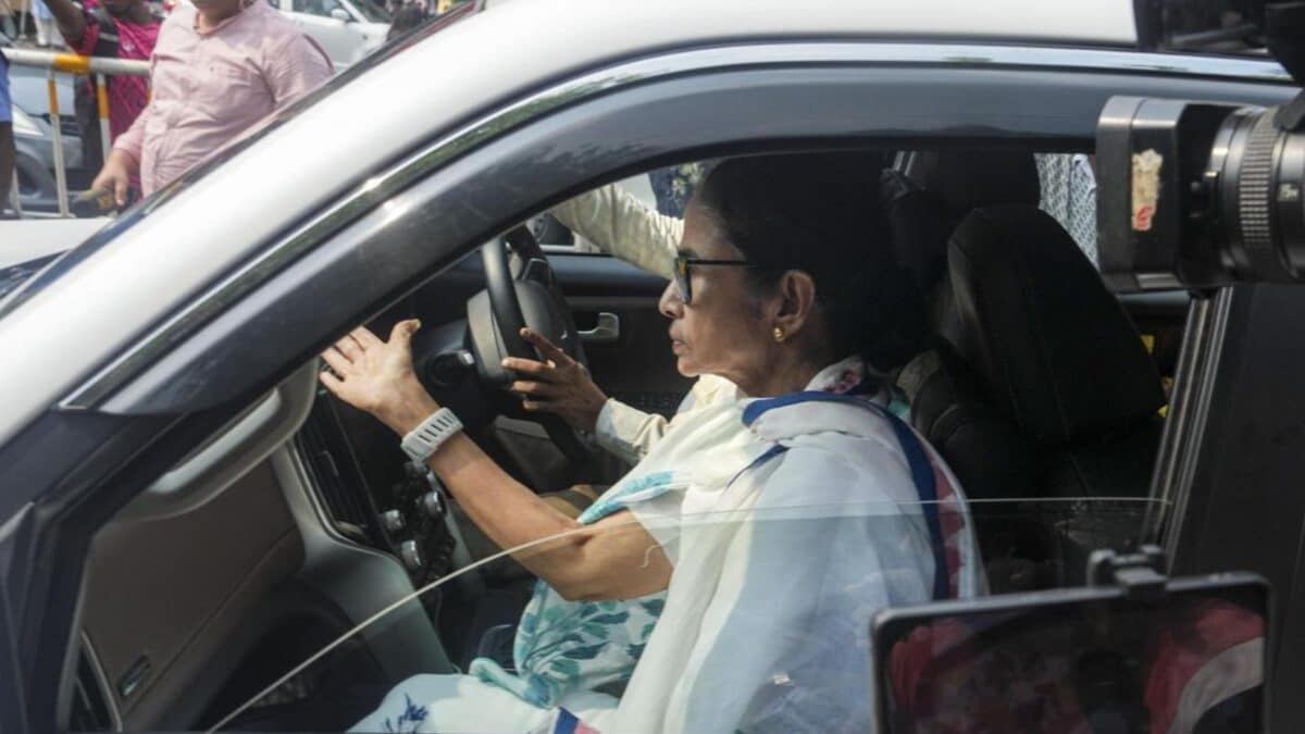 टीएमसी संकट, पार्थ भौमिक ने दिल्ली बंगला खाली किया, ठिकाने पर सवाल ...