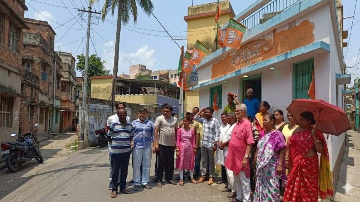 ममता बनर्जी की TMC में इतनी बड़ी हताशा! अपनी पार्टी ऑफिस की चाबी बीजेपी ...