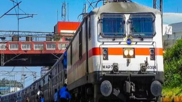 Delhi Junction-Rewari Junction DMU Passenger | New Schedule of Delhi ...