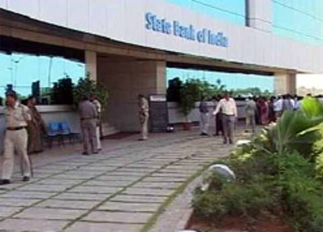 SBI employees to continue strike today - News18