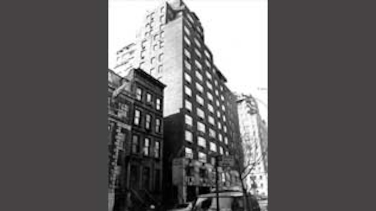 New York building collapses in explosion - News18