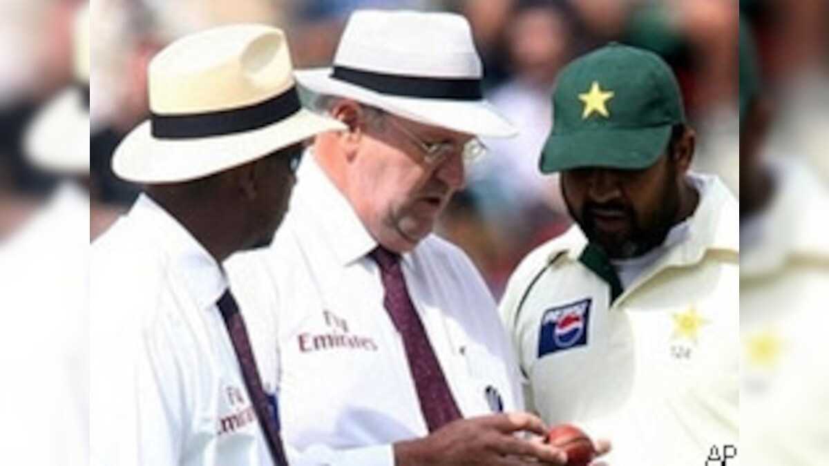 Australians back Darrell Hair - News18