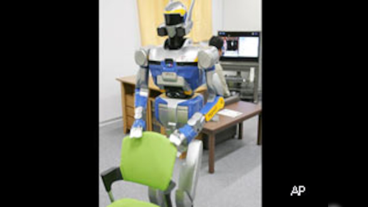 Grandpa, robot playing chess? Possible