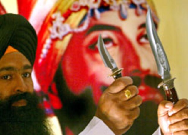 Sikh air travellers can carry daggers - News18