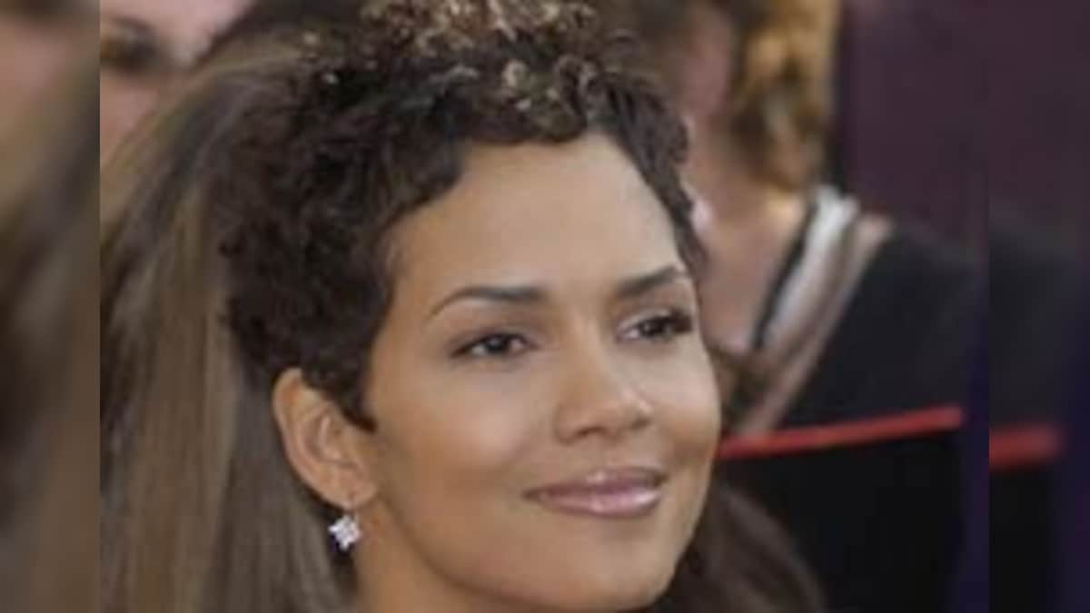 Beautiful Halle Berry to go bald