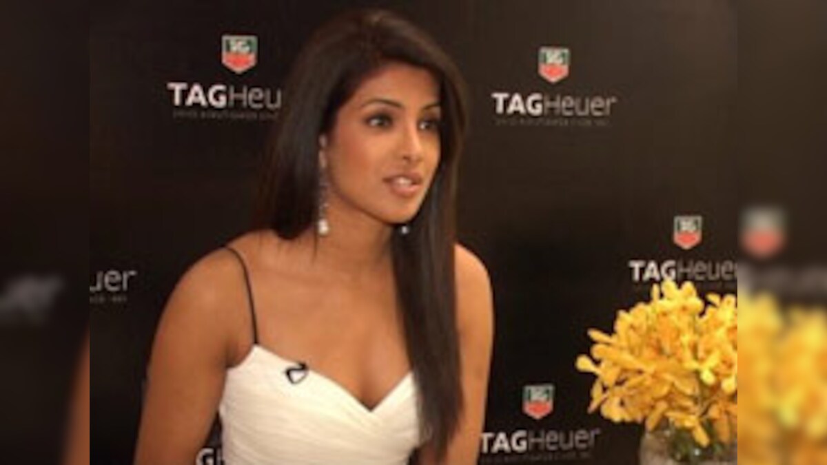 Fans climb trees, Priyanka elusive - News18