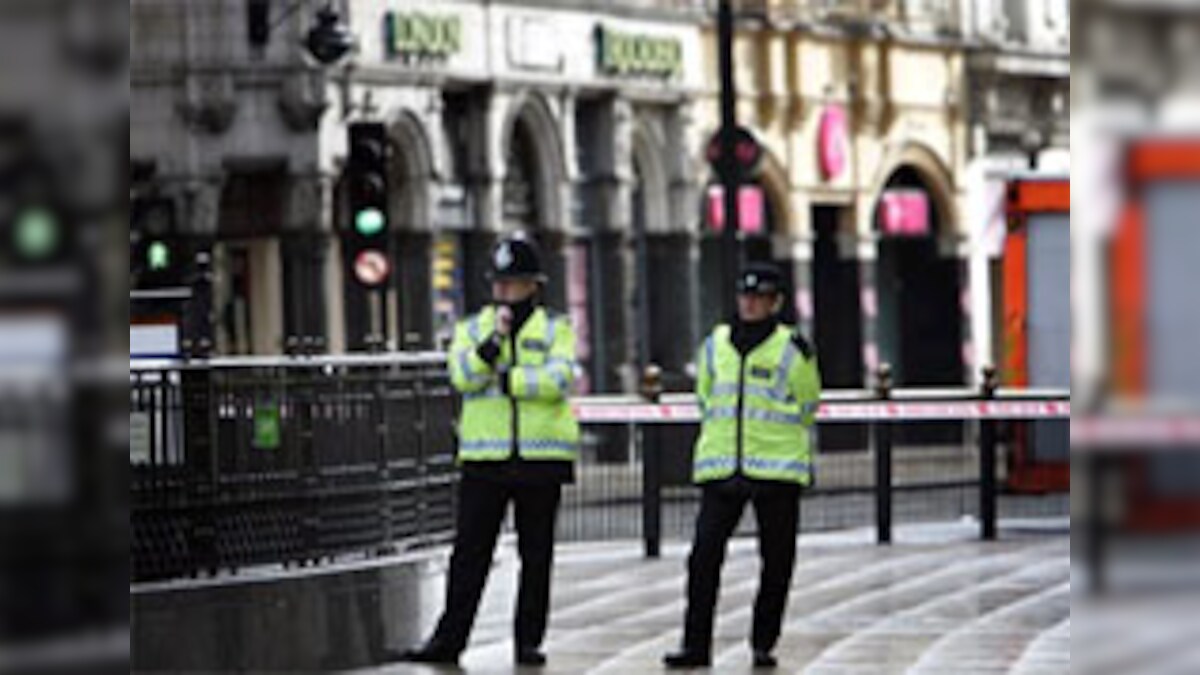 London bomb alert sparks threat