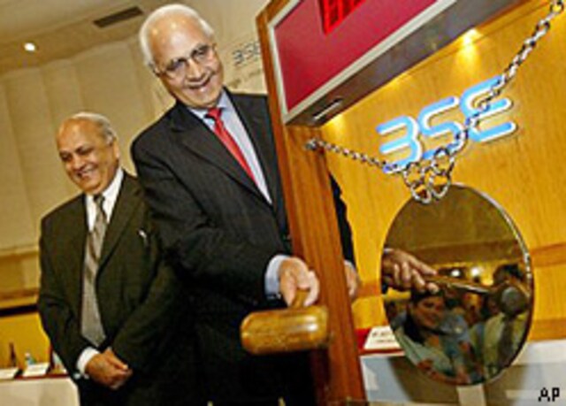 DLF family among world's richest after company listing - News18