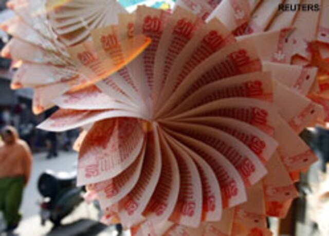 RBI's headache: currency garlands at wedding parties - News18