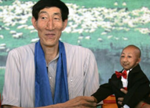 29-inch tall Pingping becomes world's smallest man - News18