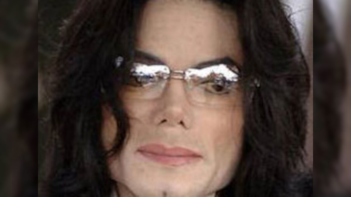 Michael Jackson converts to Islam