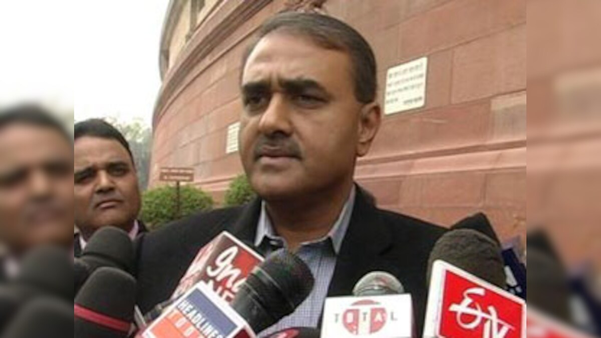 Praful Patel asks airlines to cut fares - News18