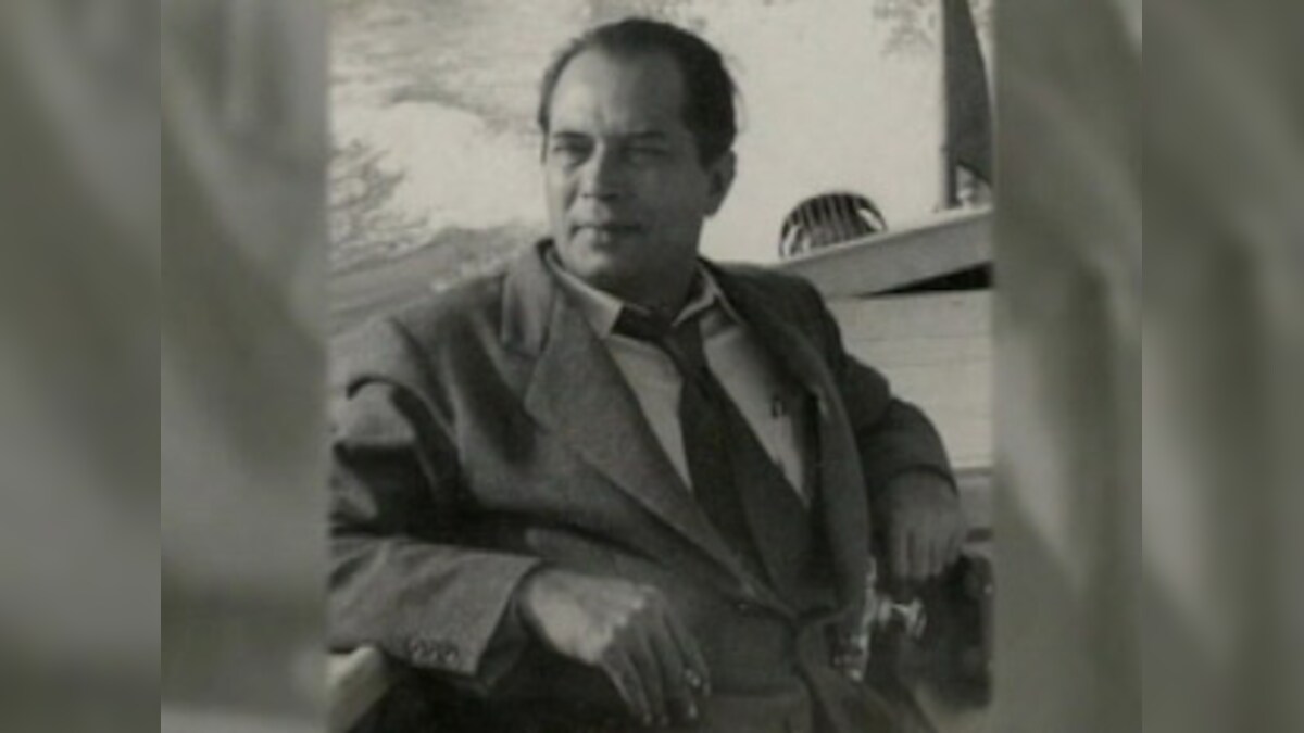 Filmmaker Bimal Roy's biography released in Mumbai - News18