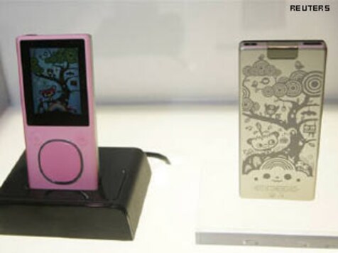 Microsoft launches new Zune to rival Apple iPod