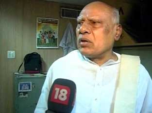 Watch: Rosaiah fondly remembers YSR - News18