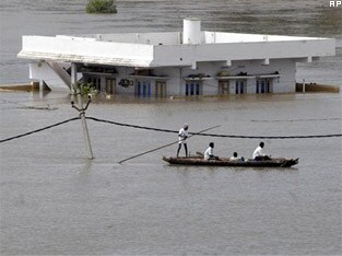 Watch: Water recedes in flood-hit Andhra Pradesh - News18