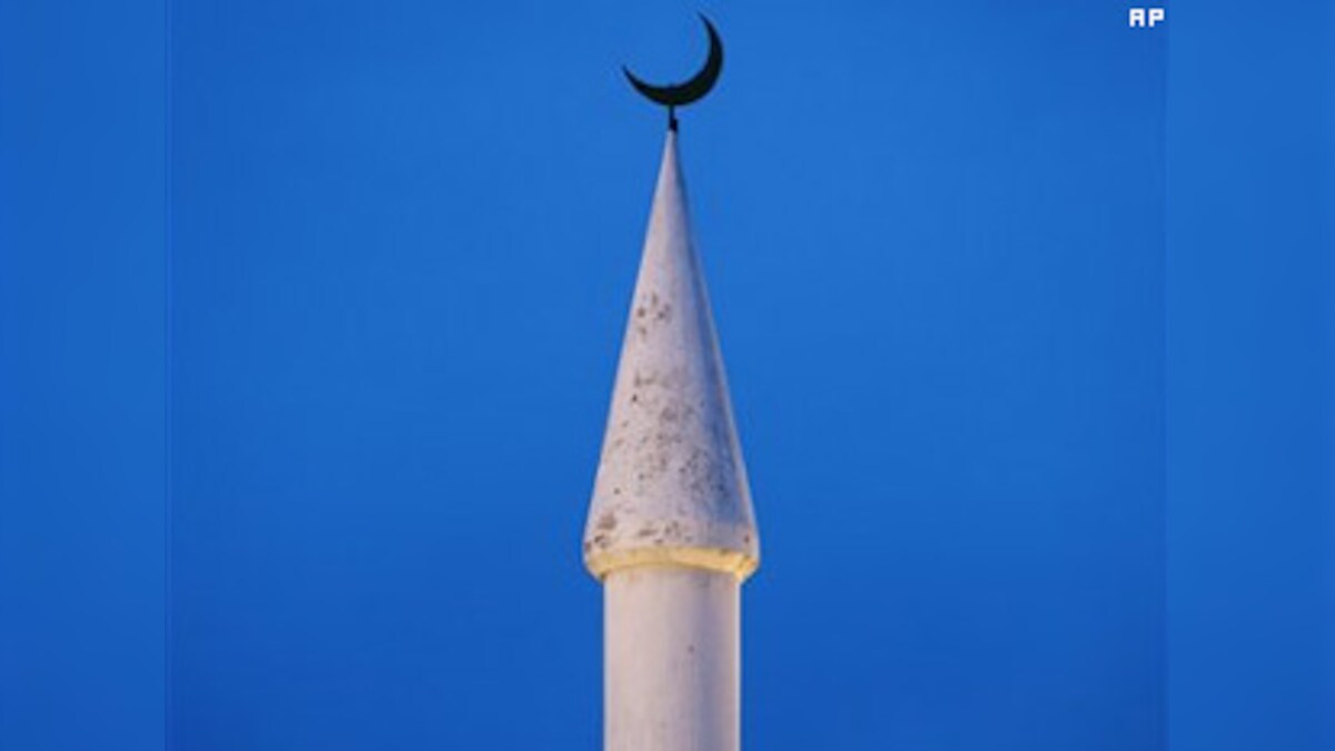 Switzerland bans mosque minarets in surprise vote