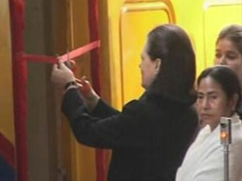 Red Ribbon Express begins AIDS awareness journey