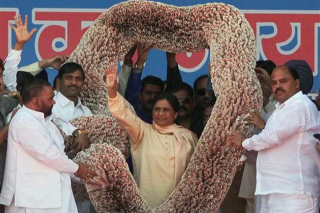 Mayawati presented with another currency garland