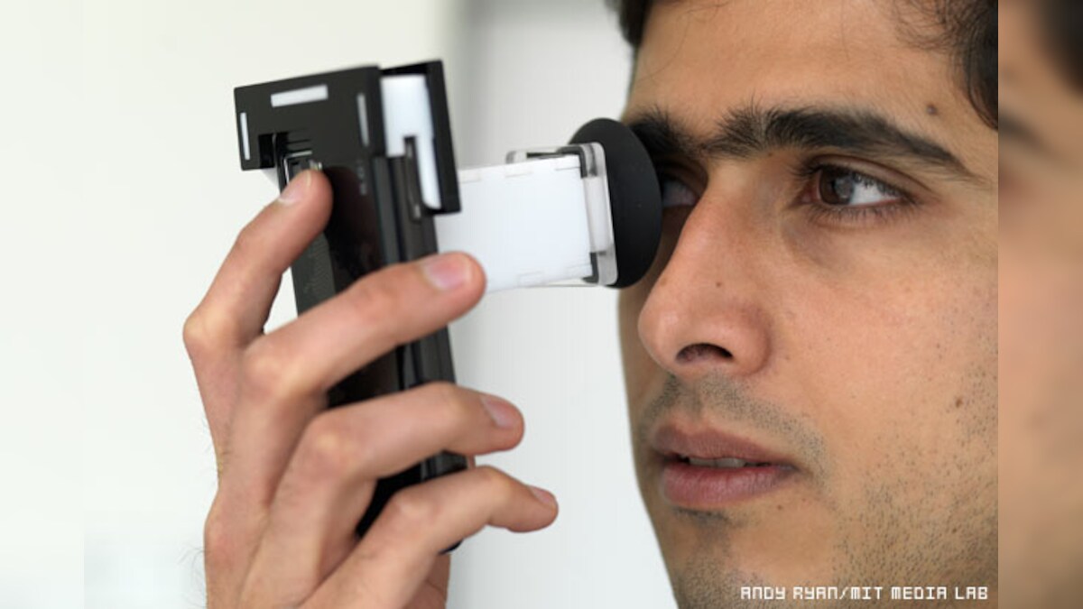 Indian professor builds cellphone device for eye tests - News18