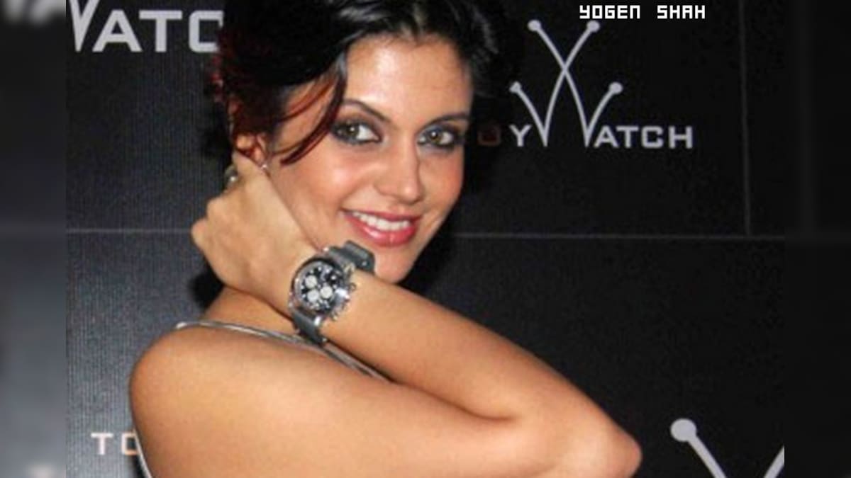 I want to look like a girl: Mandira - News18