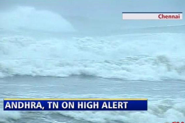 TN, AP on high alert as 'Jal' moves closer to coast - News18