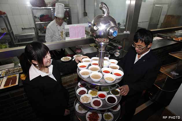 In pics: Robot Waiters at Chinese Restaurant
