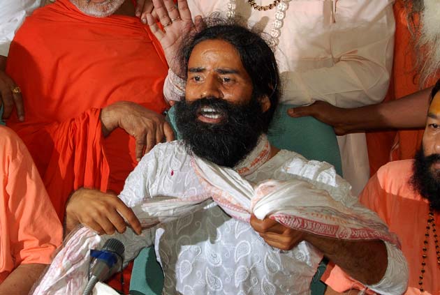 Ramdev's daring escape bid wearing salwaar-kurta, dupatta - Photogallery