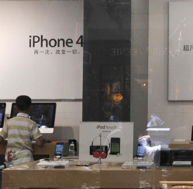 Inside a fake Apple Store in China