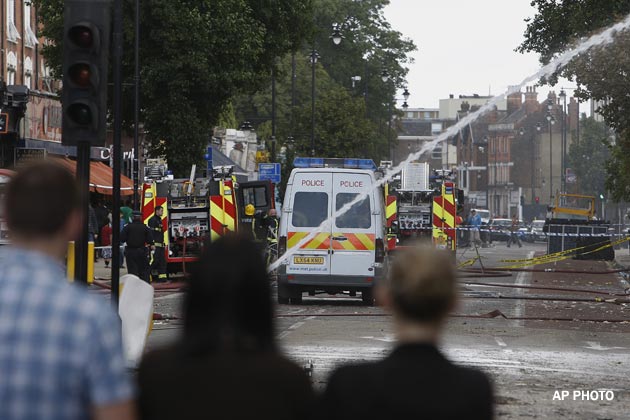 In pics: London riots continue to flare up