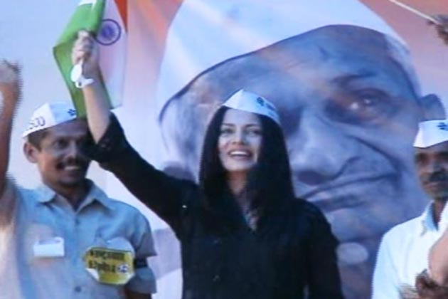 Return of Gandhi topi: Bollywood stars don the 'Anna Cap'! - News18