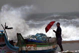 In pics: Cyclone Thane hits Tamil Nadu coast - News18
