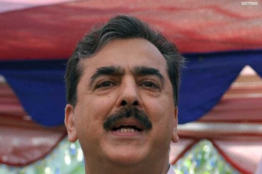 Gilani seeks to put row with military behind