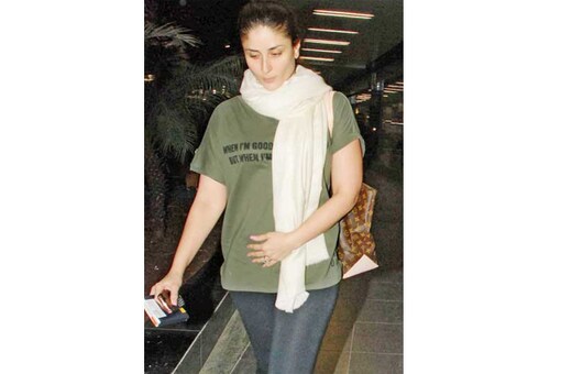 Kareena Kapoor does a belly cover up act again