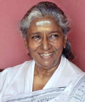 Renowned singer Janaki suffers head injury - News18