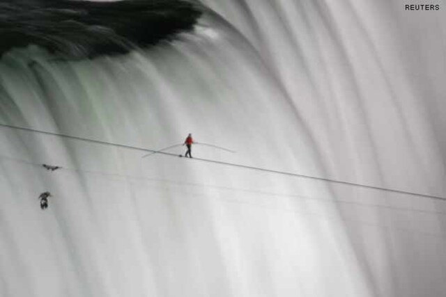 Stuntman completes Niagara Falls tightrope walk - News18