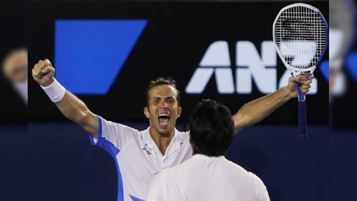 Paes-Stepanek move ahead in Wimbledon - News18