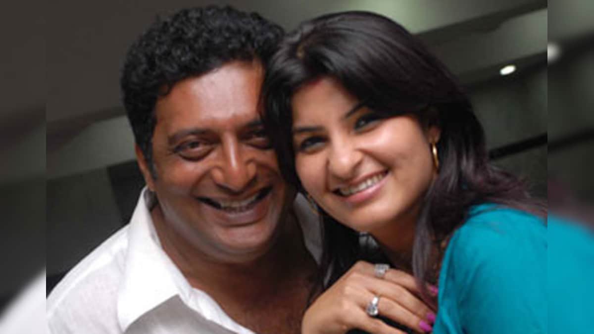 Prakash Raj visits Taj Mahal on his wife's birthday